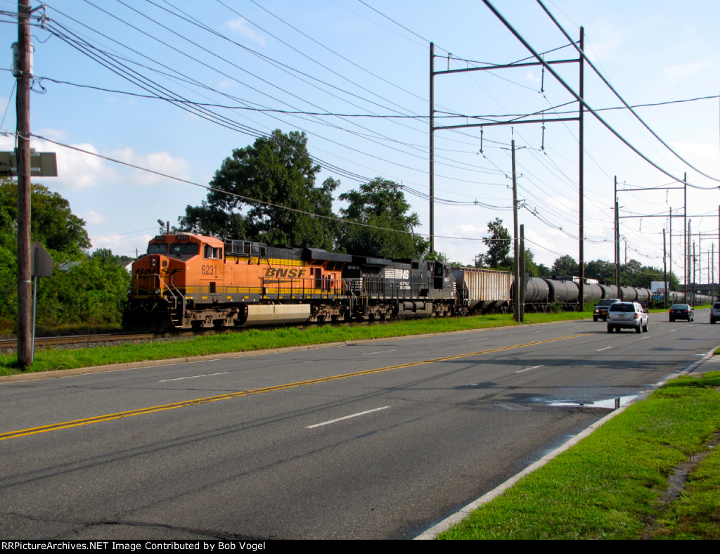 BNSF 6231 and NS 9160